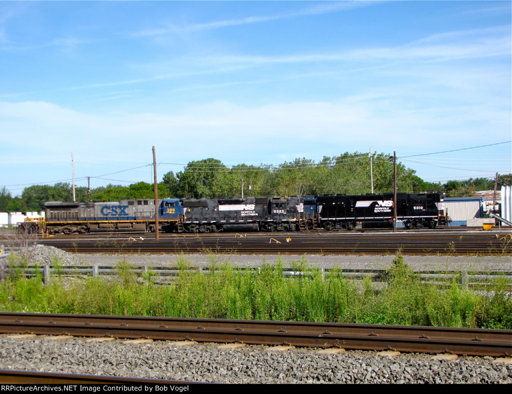 NS 5010 and 5223; CSX 389